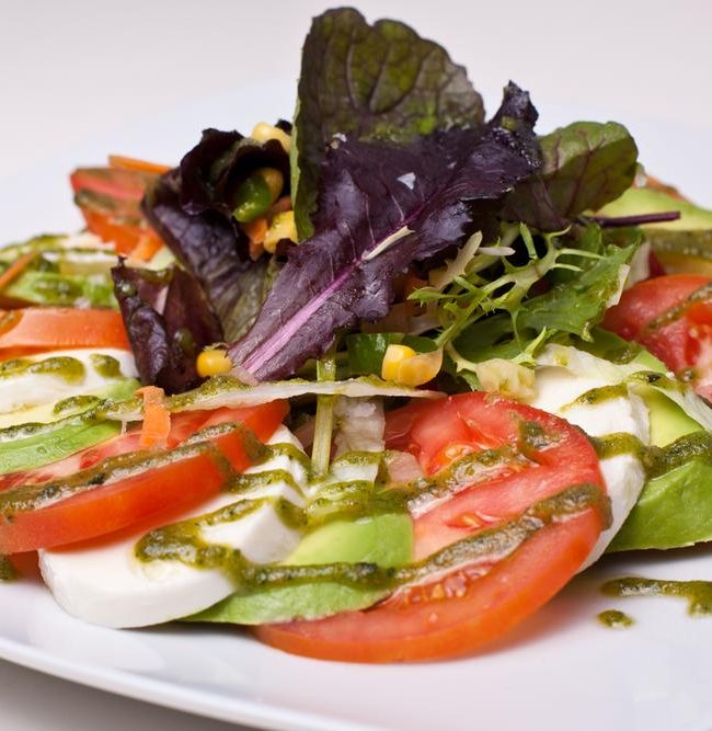 Amanida de ruca, fruita i parmesà